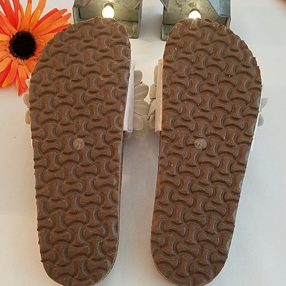 veryG | Shoes | Nib Very G Slip Ons Wsoft Neutral Color | Poshmark